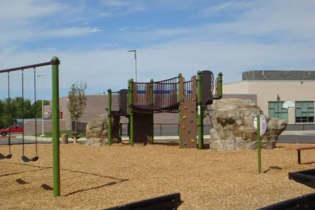 Bear Creek Intermediate School Builds Playground | General Recreation
